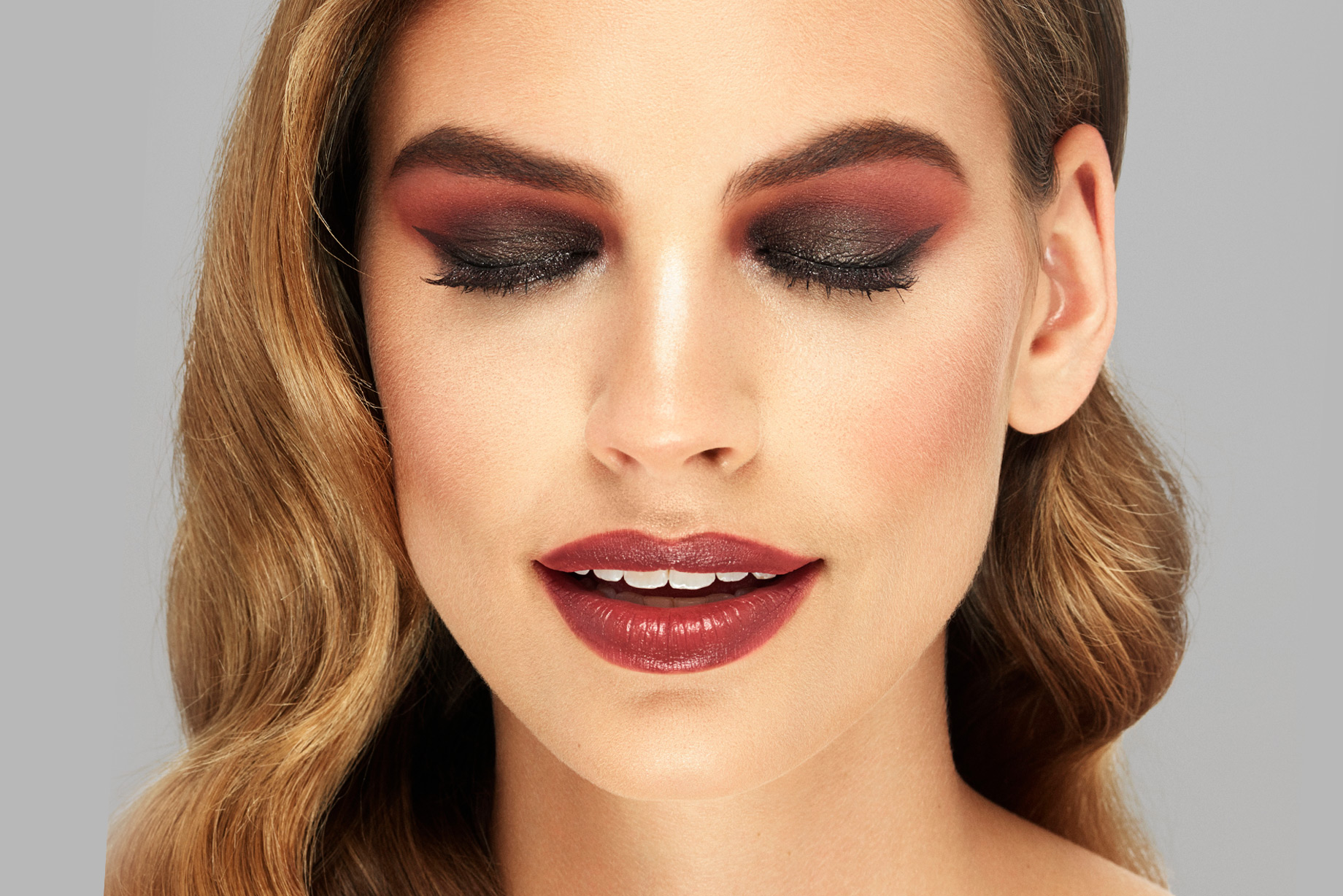 Get The Ultimate Weekend Makeup Inspiration with Deck of Scarlet ...