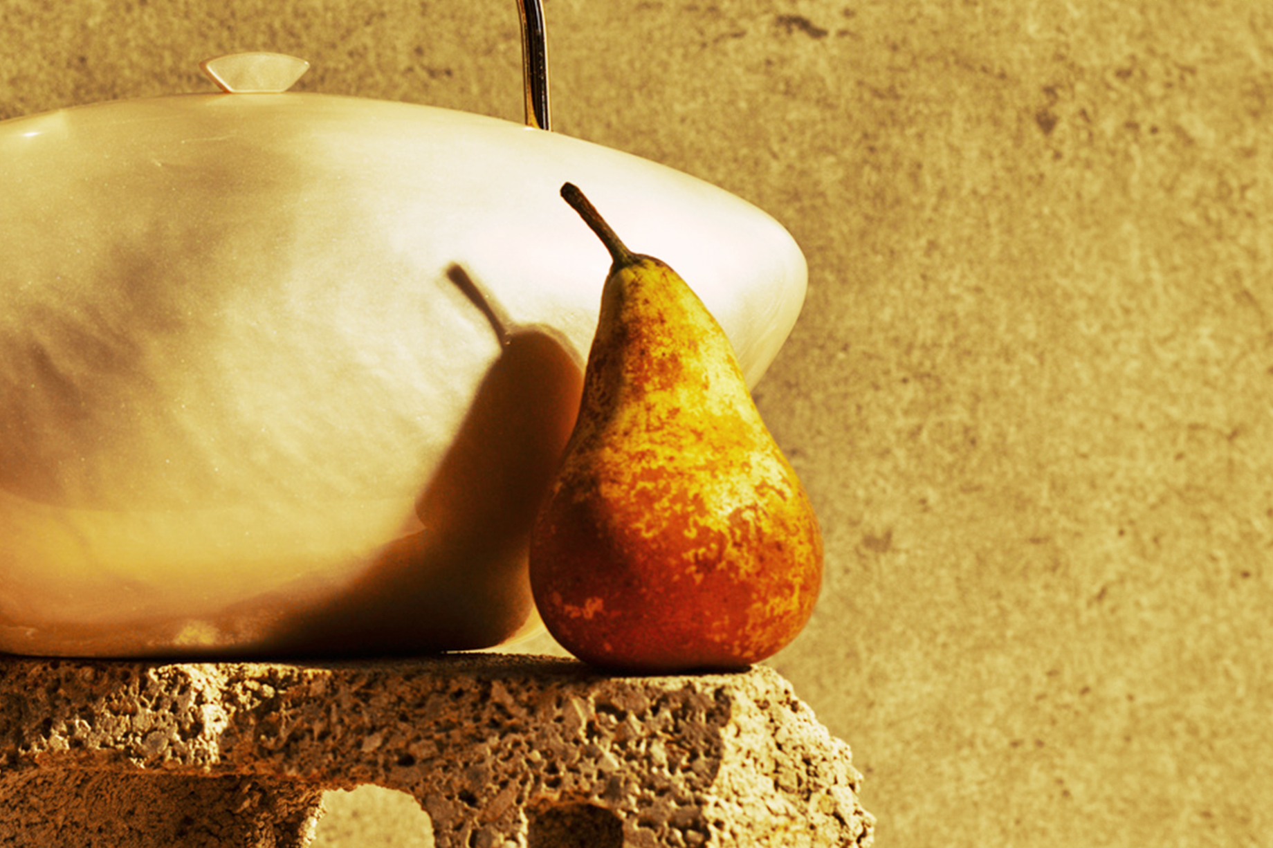 Take A Bite Out Of These 5 Juicy, Fruity Pear Perfumes