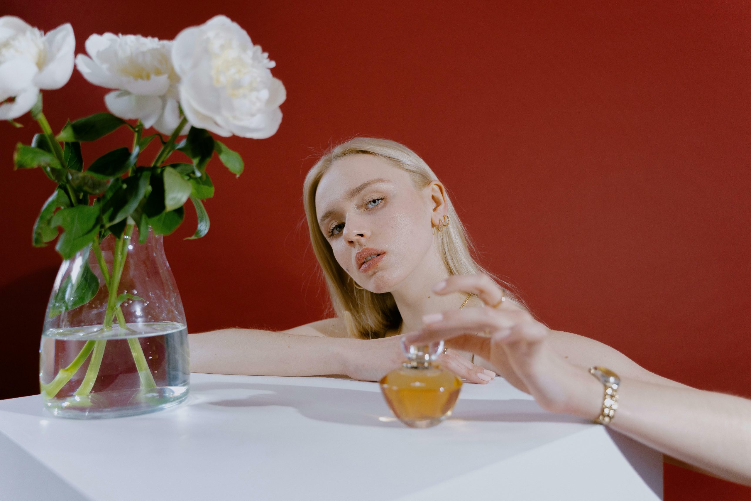 This Perfume Is So Good, It Deserves Its Own GRWM Voiceover - Scentbird ...